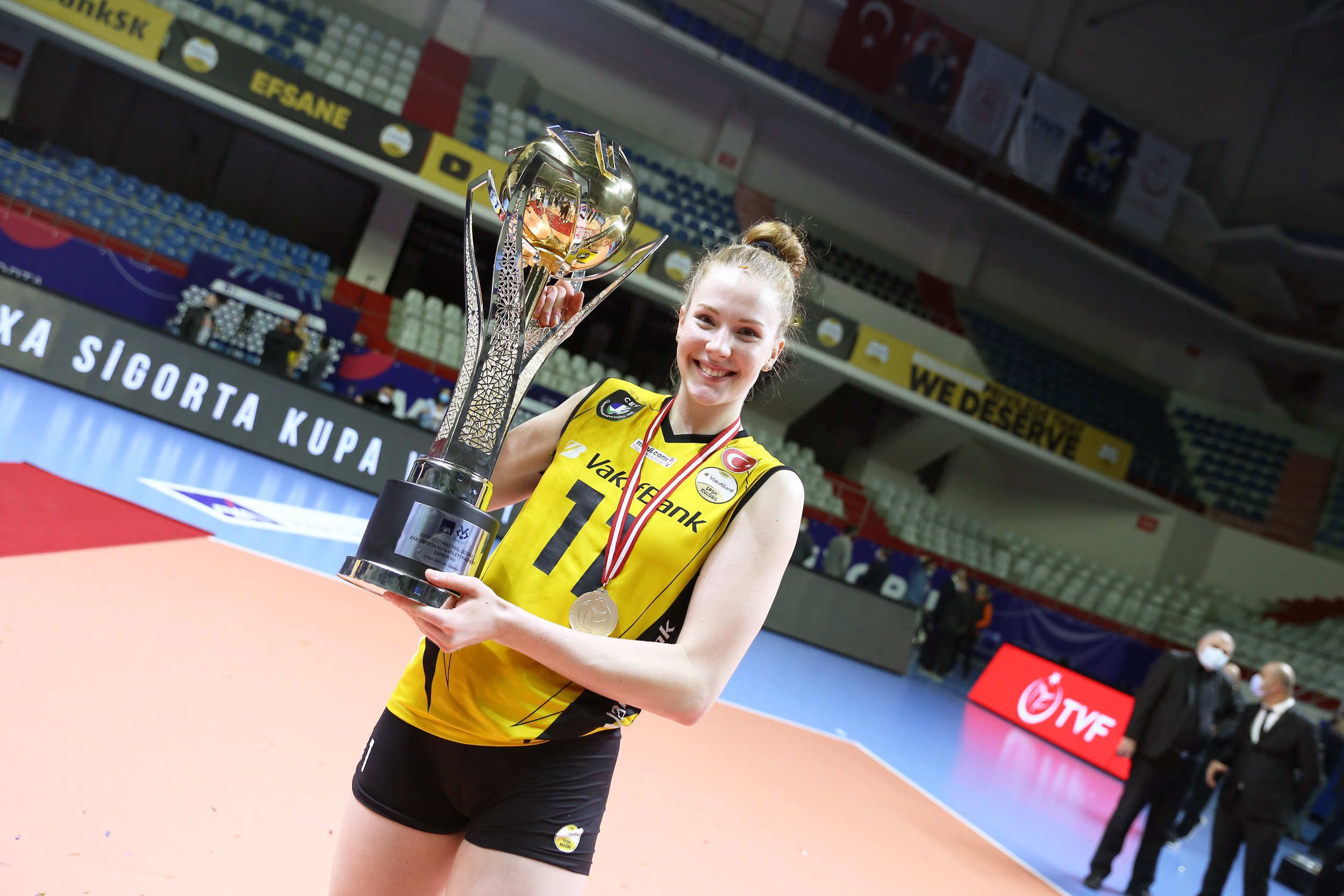 Bella: Isabelle Haak Socrates'e Konuştu